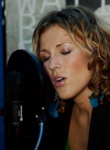 Biography | Izzy Cooper